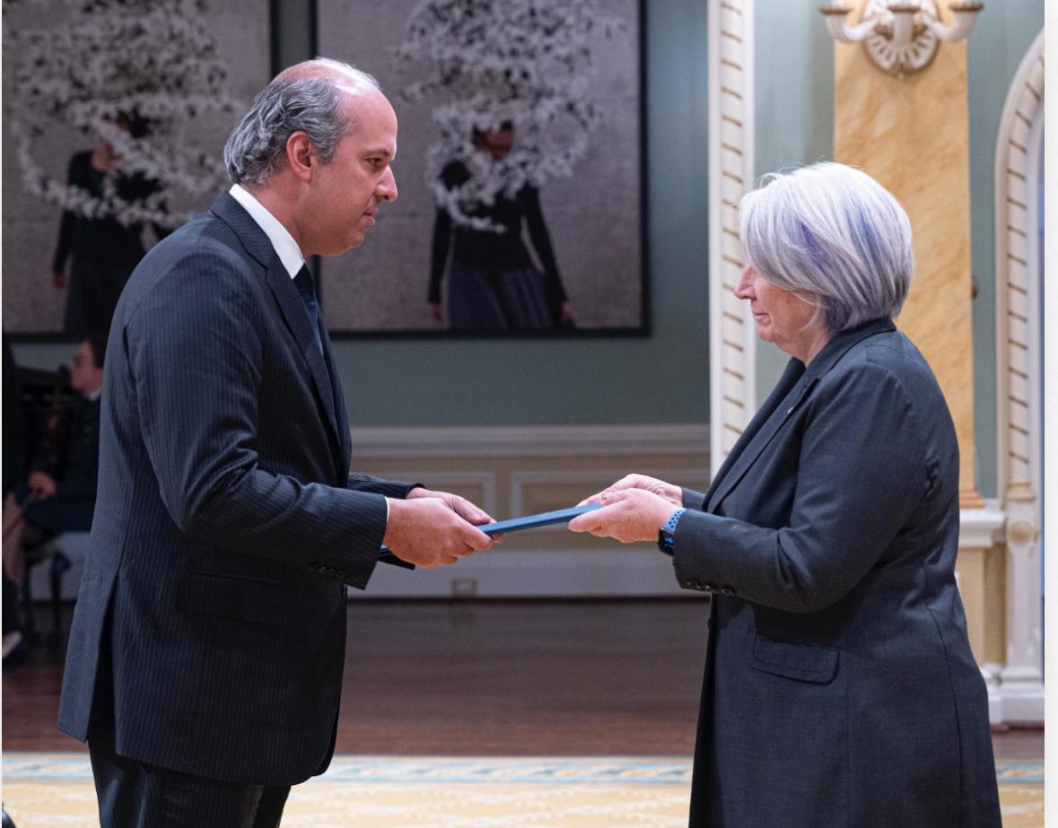 Embajador José Blanco presenta Cartas Credenciales ante la Goberandora ...