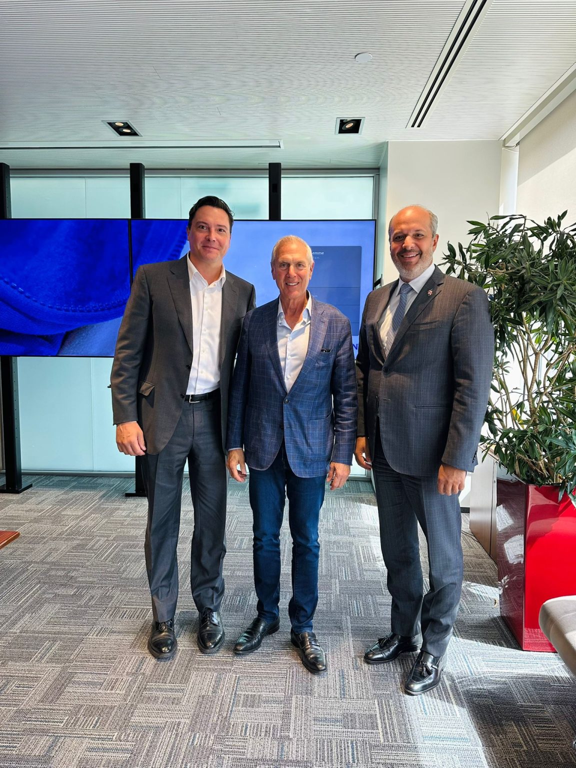 Reunión con Glenn J. Chamandy, presidente y CEO de Gilban Corp ...